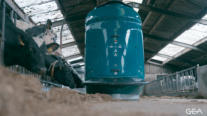 Démonstration du robot d'alimentation GEA Dairyfeed F4500 en vidéo
