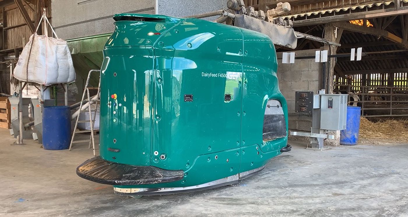 Le premier robot d'alimentation DairyFeed F4500 GEA en élevage laitier