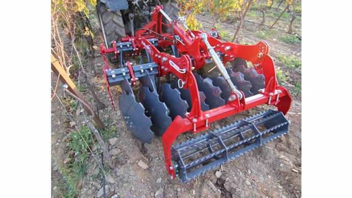 Un déchaumeur étroit Jean de Bru pour les vignes