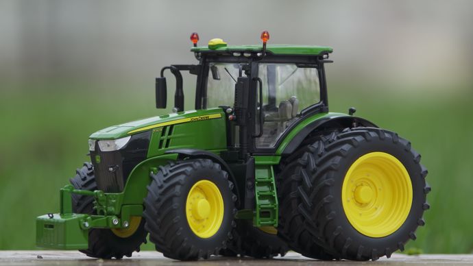 Le John Deere 7310R de Wiking passé à la loupe