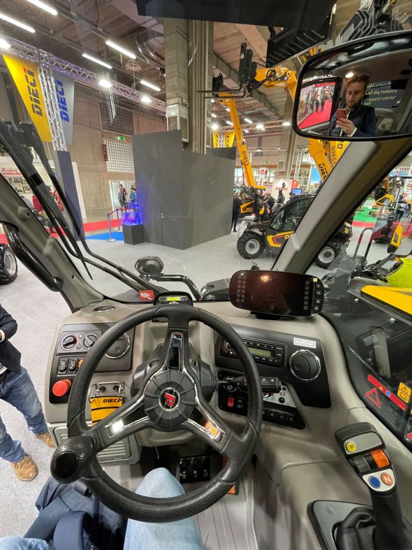 Dieci télescopique AgriMax 50.8 pont avant suspendu et transmission vario