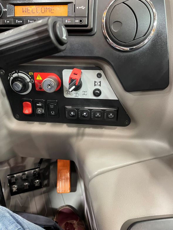 Dieci télescopique AgriMax 50.8 pont avant suspendu et transmission vario