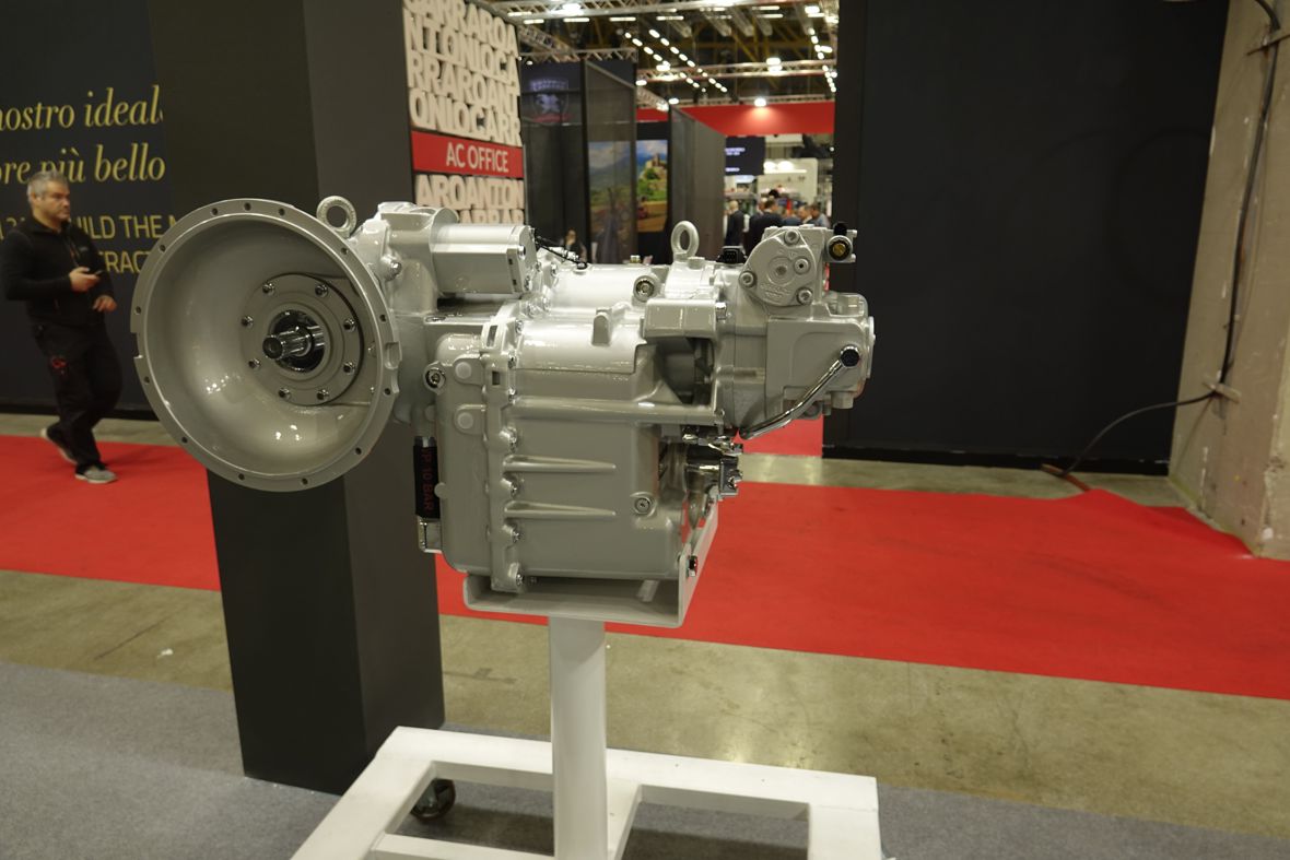Dieci télescopique AgriMax 50.8 pont avant suspendu et transmission vario