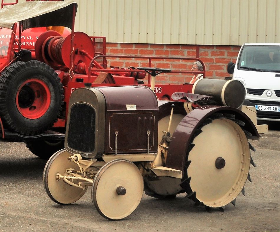 Citroën a développé quelques tracteurs. Ces projets n'ont pas abouti.