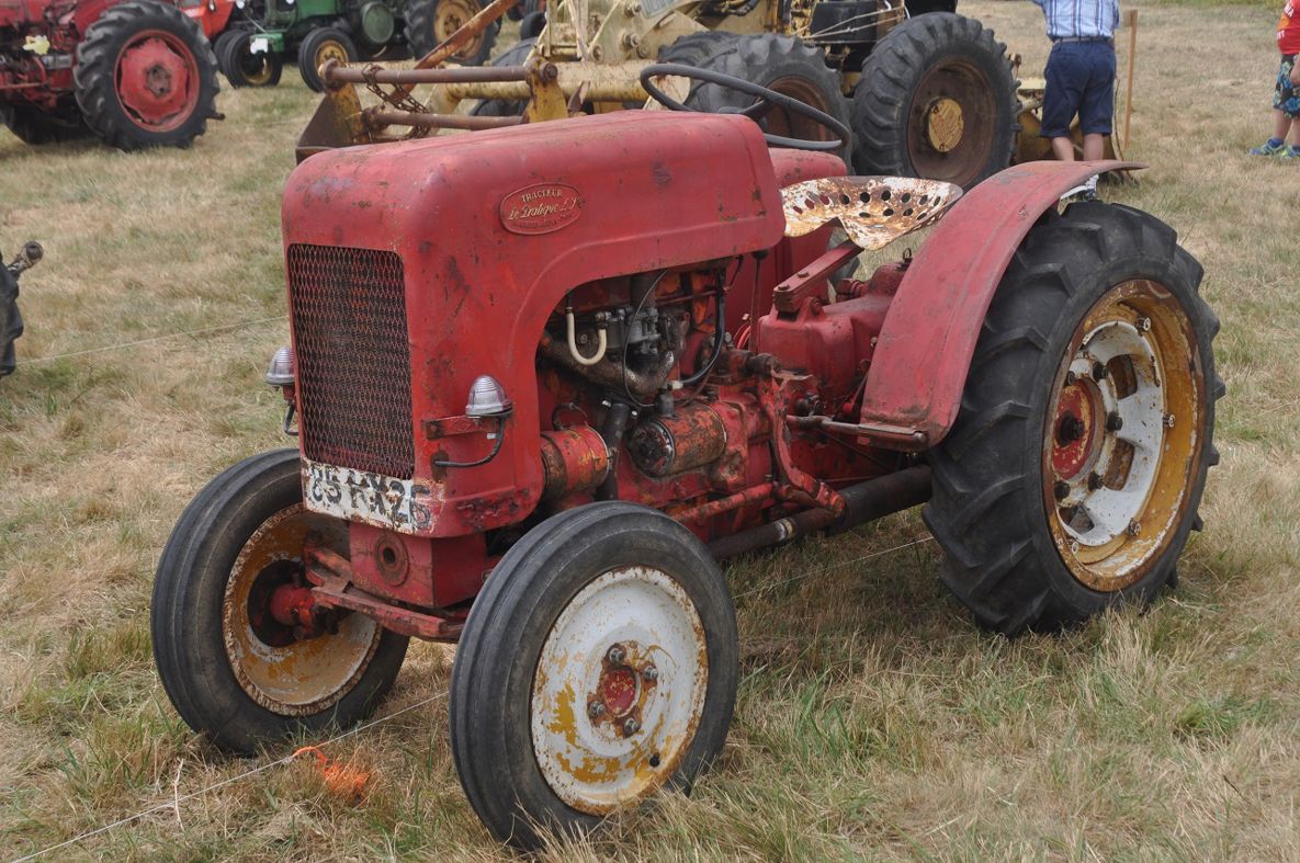 Citroën a développé quelques tracteurs. Ces projets n'ont pas abouti.
