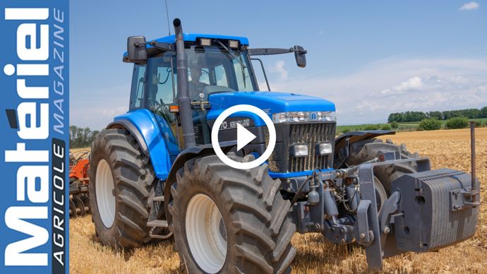 Un New Holland 8770 SuperSteer au déchaumage dans le Rhône