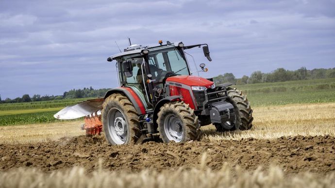 La gamme de tracteurs polyvalents M5 de Massey Ferguson grimpe à 145 ch