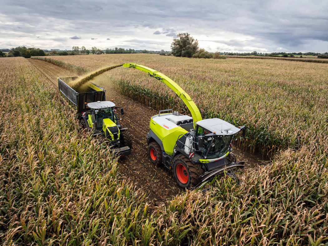 Claas : l’ensileuse Jaguar 1200 atteint 1110 ch et s'équipe d'un bec de ...