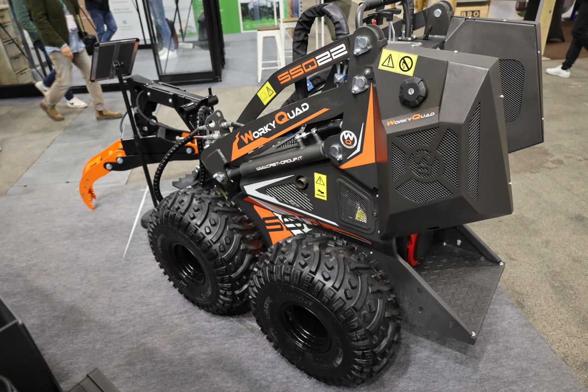 FSI distribue les minichargeuses Worky Quad